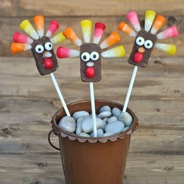 Cute Candy Corn Turkey {So EASY!}