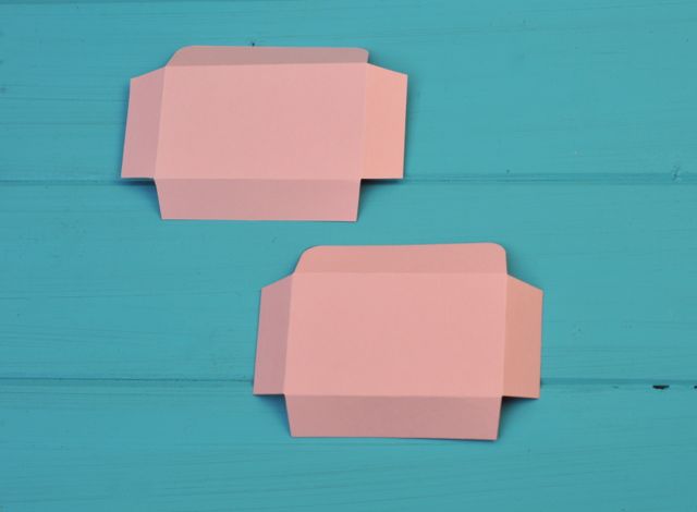 Fold-on-the-Scored-LInes - Make Life Lovely