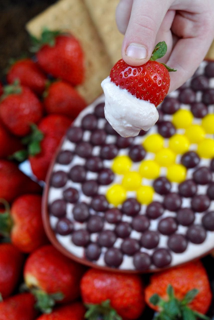 Football strawberry cheesecake dip - Make Life Lovely