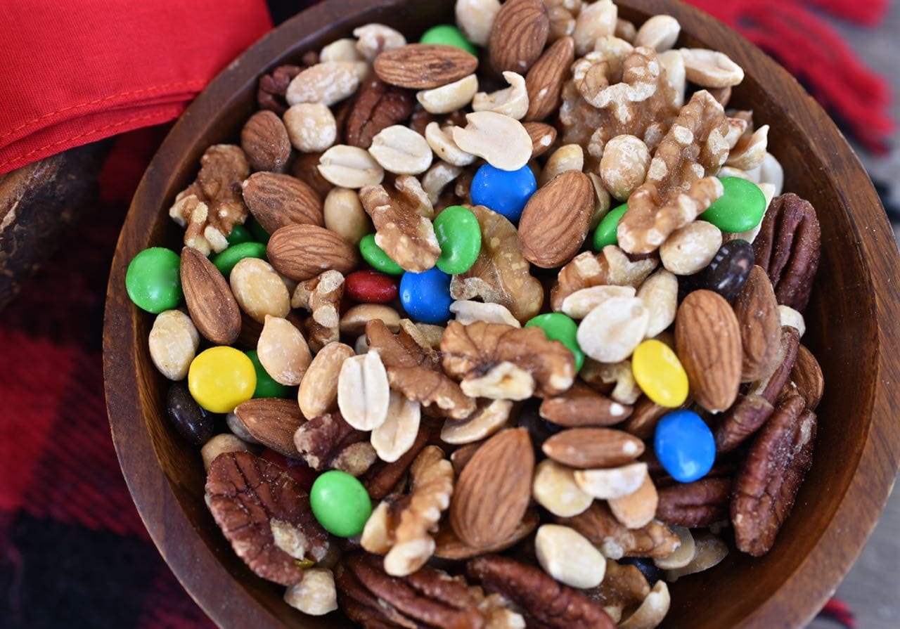 Backyard camping party trail mix - Make Life Lovely