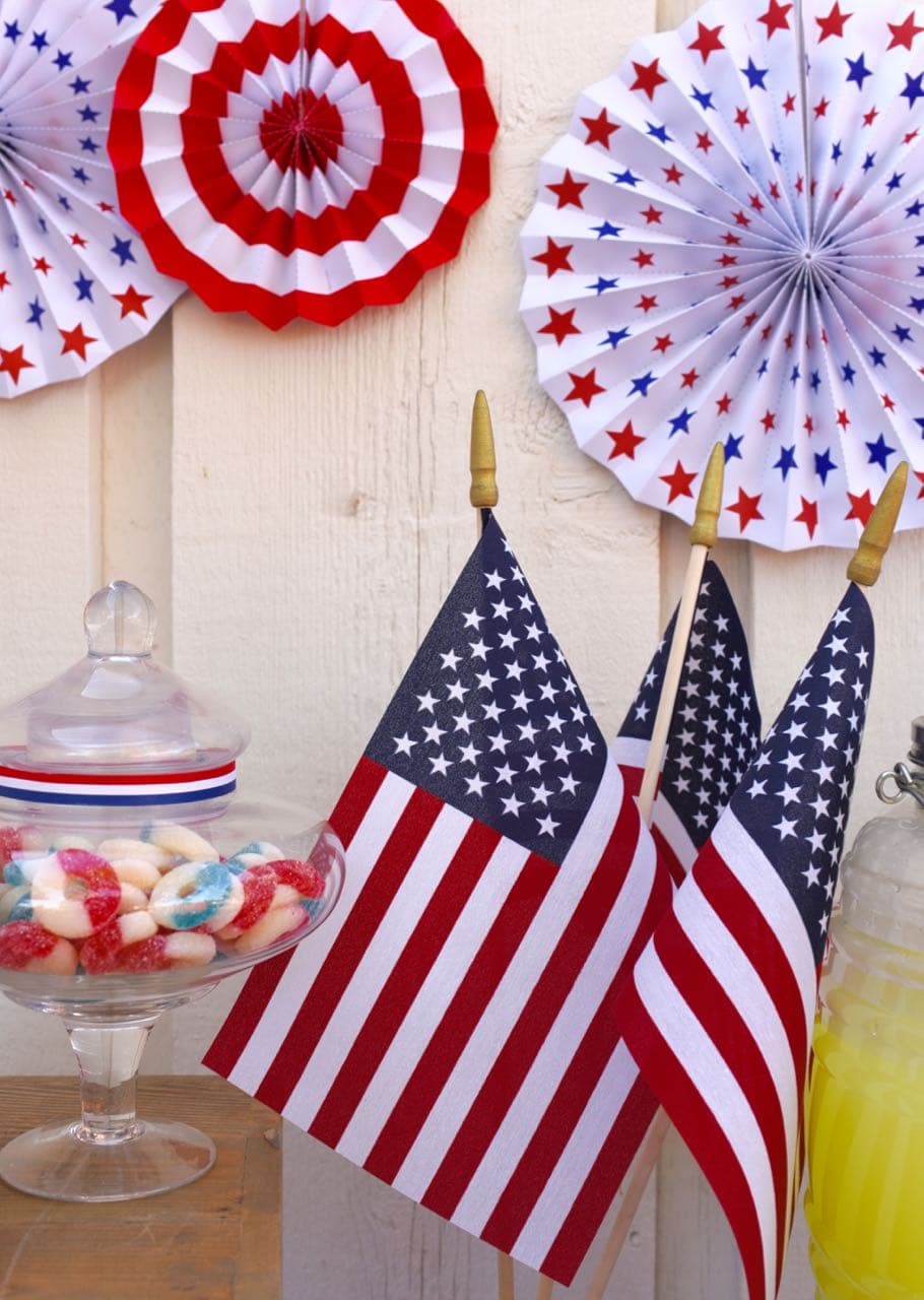 American Flags at an Old Fashioned Fourth of July Party - Make Life Lovely