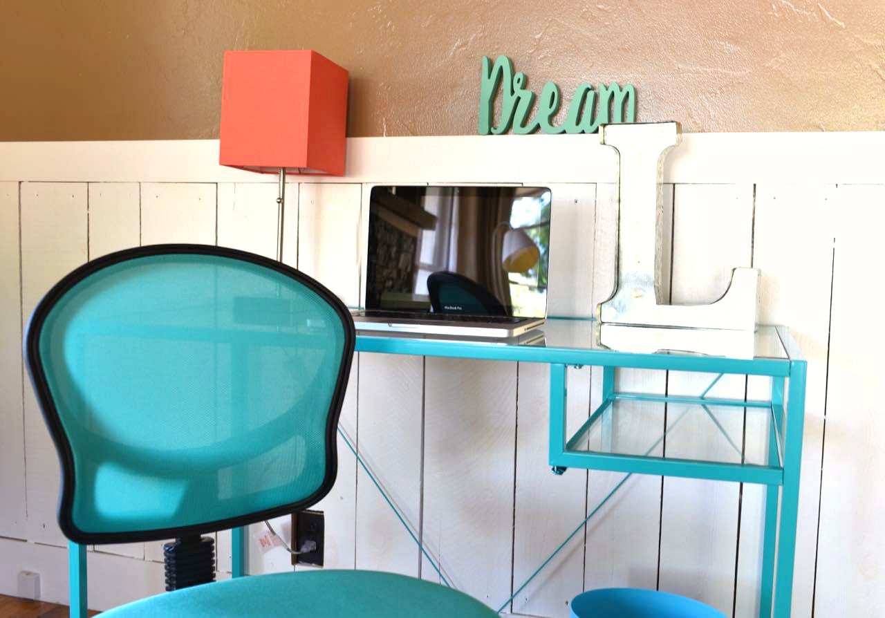 7 Ways to Personalize a College Dorm Room - Make Life Lovely