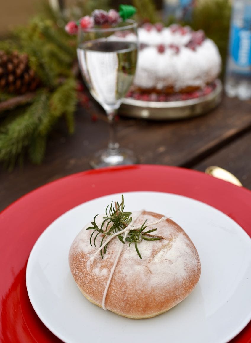 Rustic rosemary bread for holiday entertaining dinner party - Make Life ...