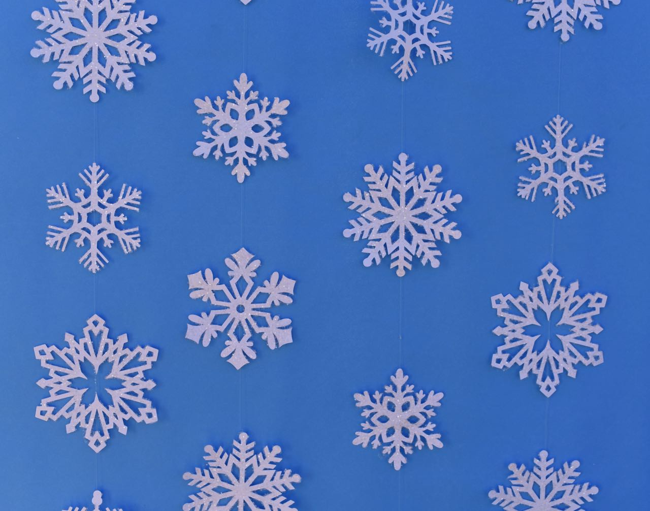 Snowflake hanging decor winter craft that's perfect for Christmas ...