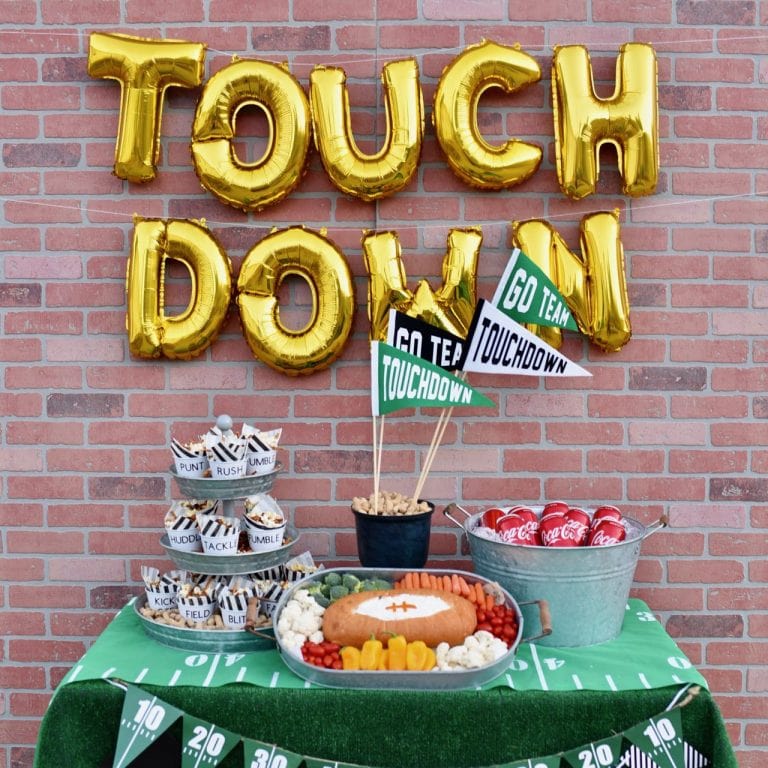 How To Create a Football Themed Party {Score With Guests!}