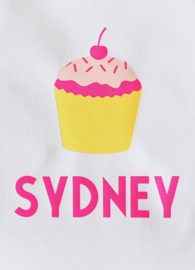 How To Make Custom Aprons with Cricut Iron On Vinyl - Make Life Lovely