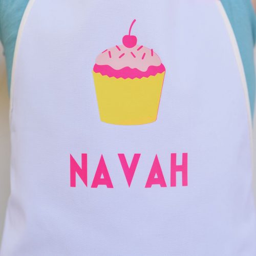 How to make personalized aprons with Cricut iron on vinyl - Make Life Lovely