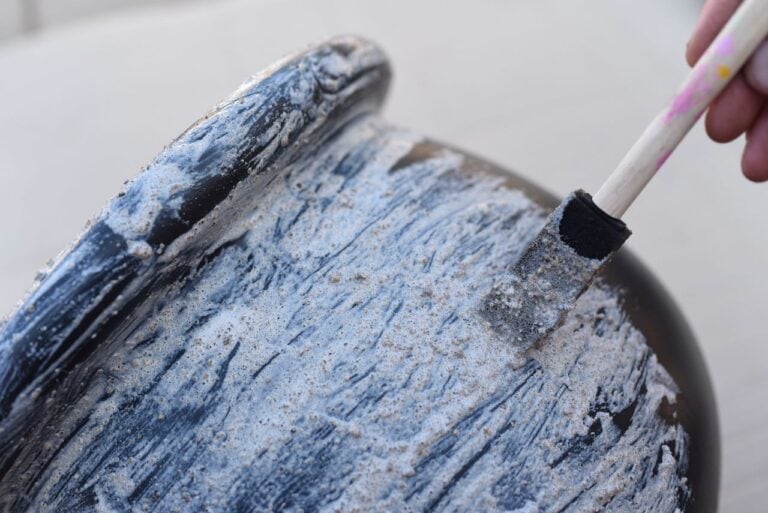 How to Make a Realistic Witches Cauldron {From a Plastic One!}