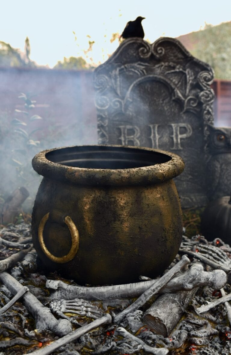 How to Make a Realistic Witches Cauldron {From a Plastic One!}
