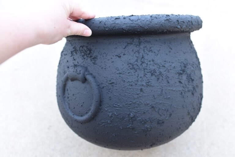 How to Make a Realistic Witches Cauldron {From a Plastic One!}