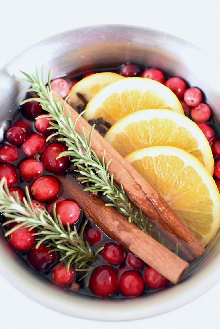 How to Make an EASY Christmas Potpourri {5 Minutes!} - Make Life Lovely