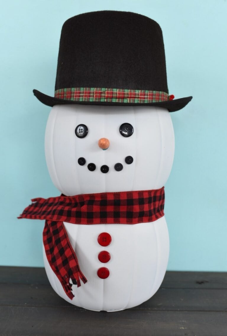 How to Make a Pumpkin Snowman {From Plastic Pumpkins!}