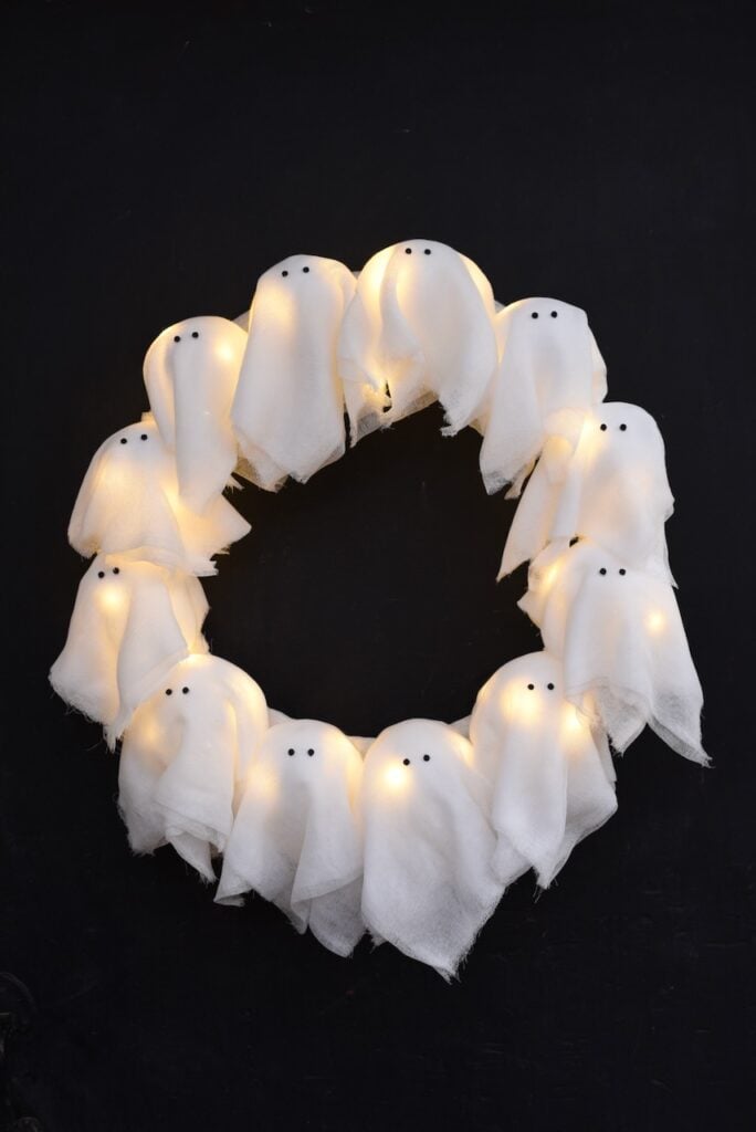 How to Make the Viral Ghost Wreath {from Pottery Barn!}
