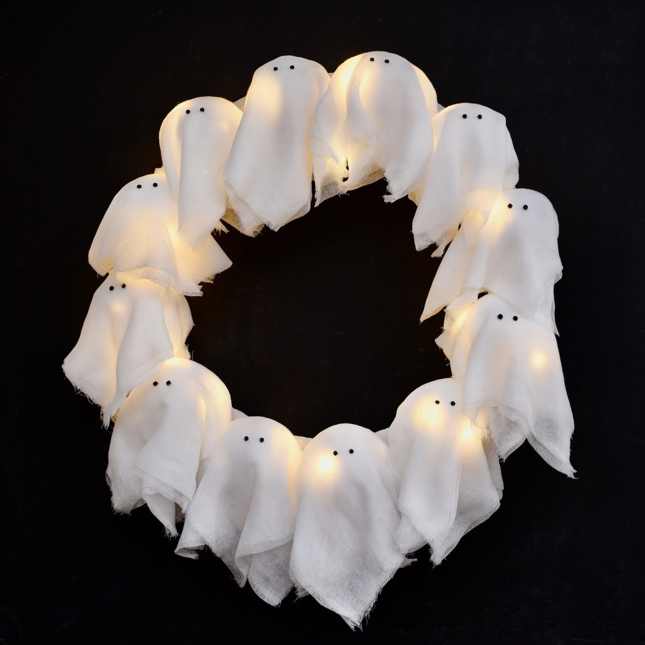 How to Make the Viral Ghost Wreath {from Pottery Barn!}
